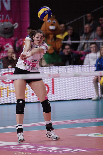 Volleyball Pass Techniques: Watch The Ball Before It Crosses The Net