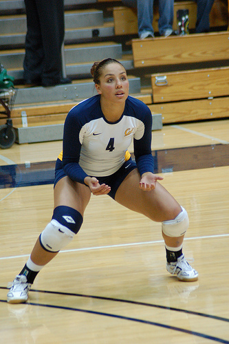 What's The Correct Volleyball Ready Position for Passing in Volleyball